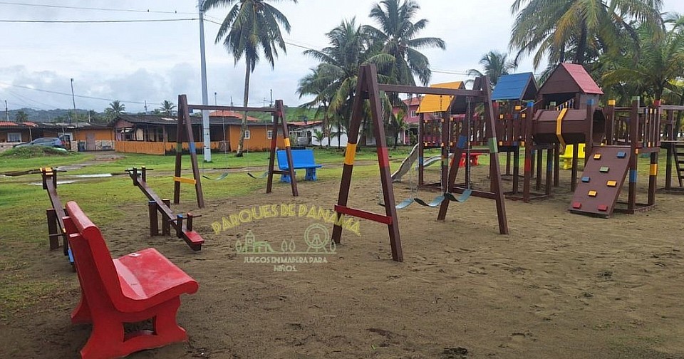 Parques de Panamá,Parques infantiles,columpios,toboganes